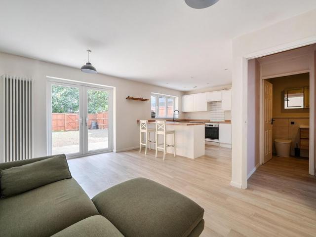 2 bedroom terraced bungalow to rent