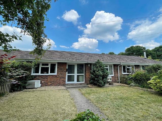 2 bedroom terraced bungalow to rent