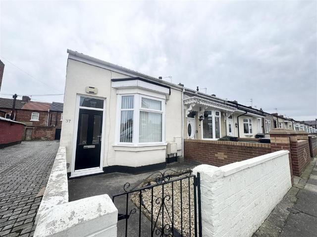 2 bedroom terraced bungalow to rent