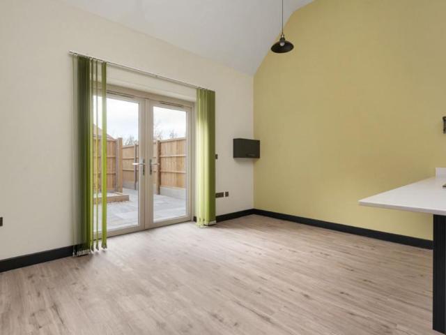 2 bedroom terraced bungalow to rent