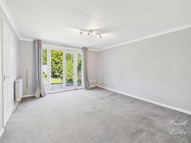 2 bedroom terraced bungalow to rent