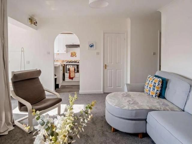 2 bedroom terraced bungalow to rent