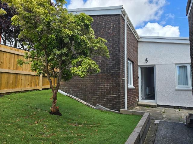 2 bedroom terraced bungalow to rent