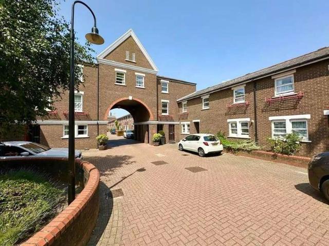 4 Bedroom Terraced House