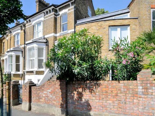 2 Bedroom Maisonette Flat