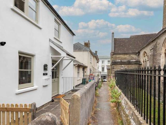 2 Bedroom Terraced House