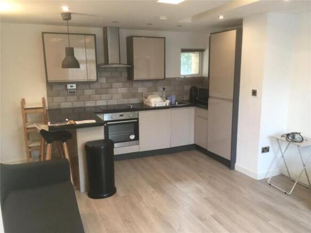 2 bedroom terraced house for rent in 3 Damside Road, Huddersfield, HD4