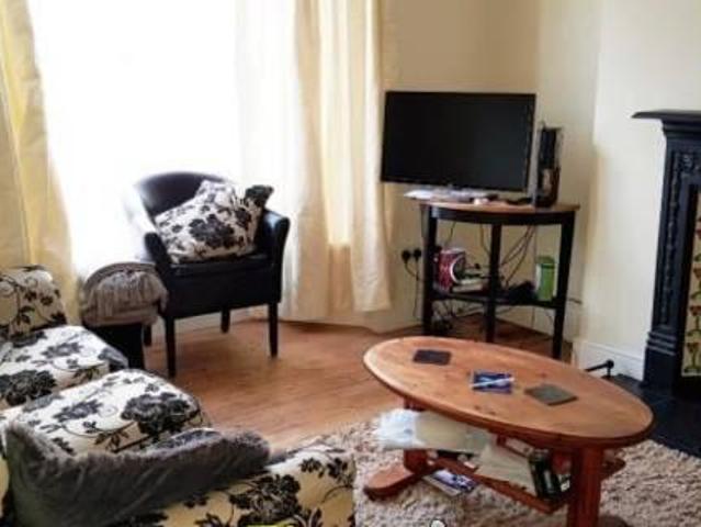 2 bedroom terraced house for rent in 1 Room in Student House share for 2021 22 LN5