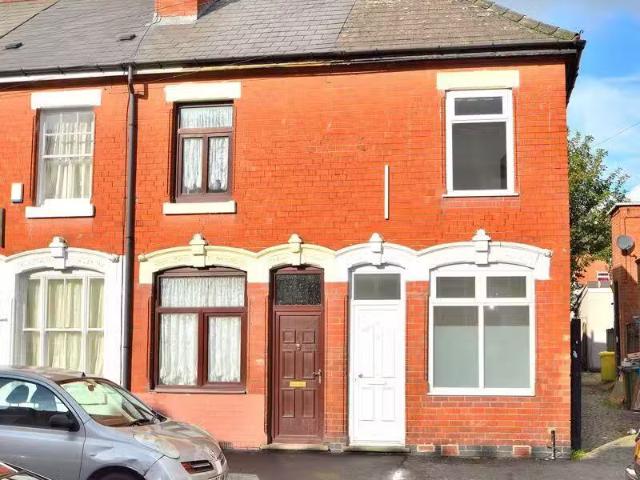 2 bedroom terraced house for rent in 2 Bank Street, Kings Heat.