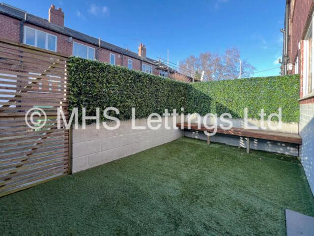 2 bedroom terraced house for rent in 31 Park View Avenue, Leeds, LS4 2LH, LS4