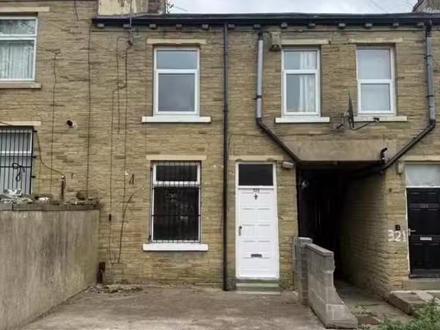 2 bedroom terraced house for rent in 323 Girlington Road, BD8.
