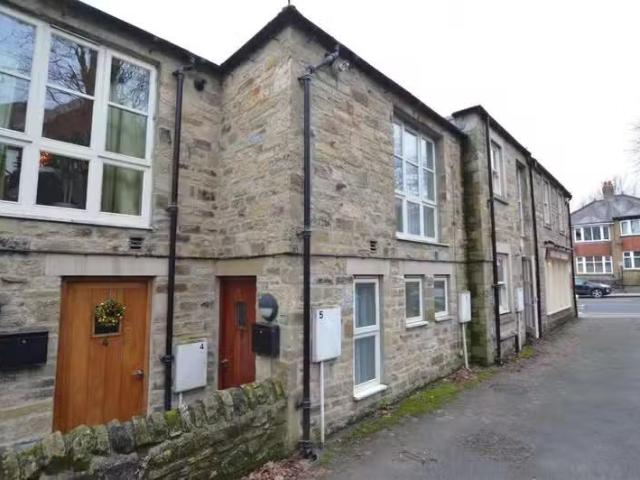 2 bedroom terraced house for rent in 5 Queens Mews, Queens Roa.