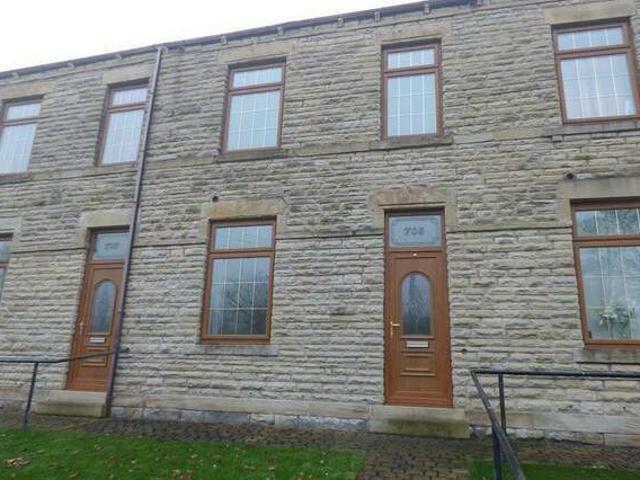 2 bedroom terraced house for rent in 711 Bradford Road Batley WF17 8HZ WF17