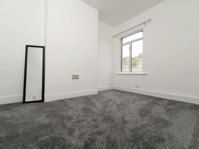 2 bedroom terraced house for rent in Courtenay Road, Leytonstone, E11