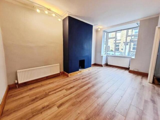 2 bedroom terraced house for rent in Cowley Road, Rodley, LS13