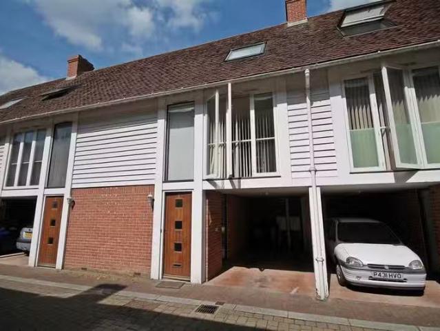 2 bedroom terraced house for rent in Cobden Place, Canterbury.