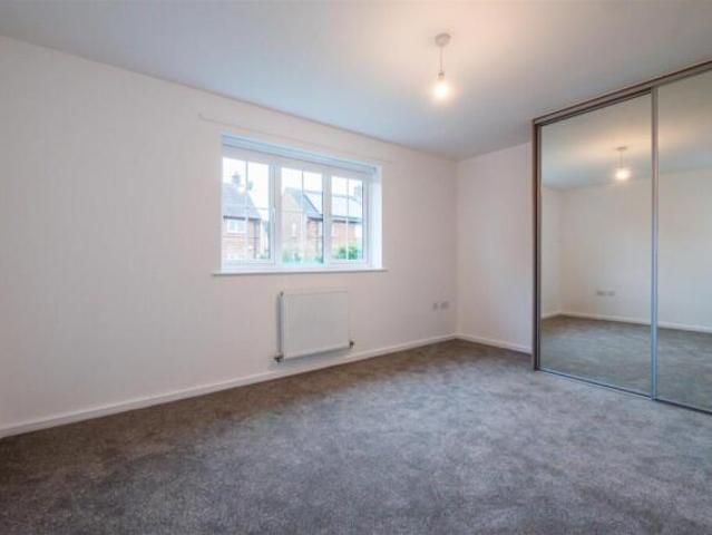 2 bedroom terraced house for rent in Collingham Crescent, Nottingham, NG5
