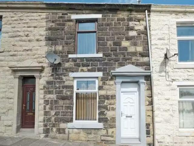 2 bedroom terraced house for rent in Commercial Road, Great Ha.