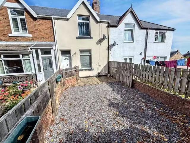 2 bedroom terraced house for rent in Cooperative Terrace, New.