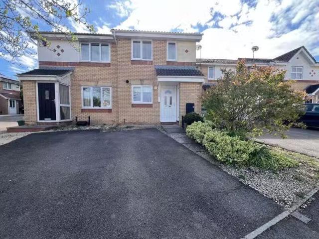 2 bedroom terraced house for rent in Coriander Drive, Bristol.