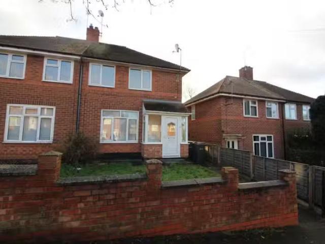 2 bedroom terraced house for rent in Cossington Road, Erdingto.