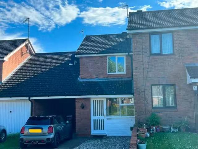 2 bedroom terraced house for rent in Carew Close, Stratford Up.