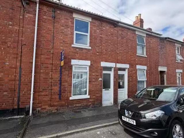 2 bedroom terraced house for rent in Carmarthen Street, Glouce.