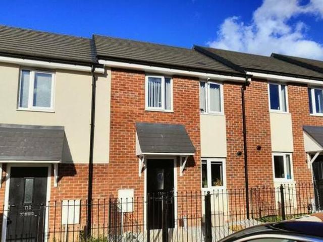 2 bedroom terraced house for rent in Carr Road Edlington Doncaster UK DN12