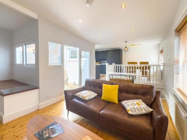 2 bedroom terraced house for rent in Castle Mews, Nottingham, NG7