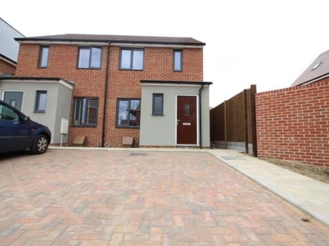 2 bedroom terraced house for rent in Castle Hill, Ebbsfleet Valley, Swanscombe, Kent, DA10