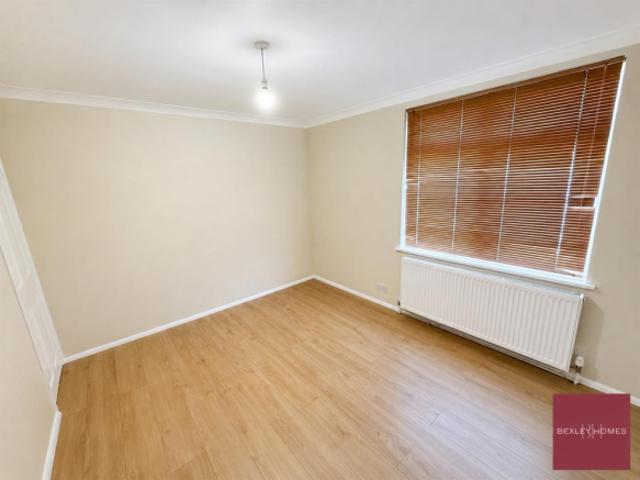 2 bedroom terraced house for rent in Castle Road, Chatham, ME4