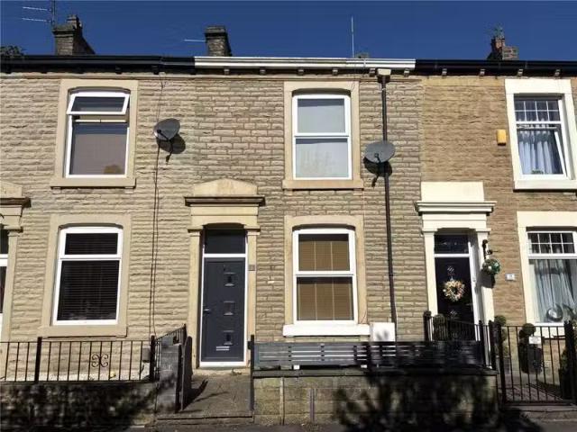 2 bedroom terraced house for rent in Cecil Street, Oswaldtwist.