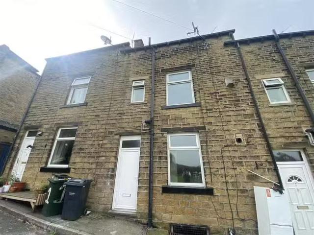 2 bedroom terraced house for rent in Cedar Street, BD21