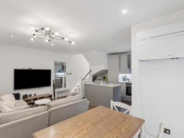 2 bedroom terraced house for rent in Celbridge Mews, Bayswater, London W2