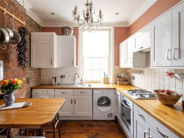 2 bedroom terraced house for rent in Church Street, London, NW8