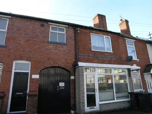 2 bedroom terraced house for rent in Cherry Street, Halesowen.