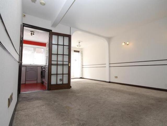 2 bedroom terraced house for rent in Chiswick Close, Croydon, CR0