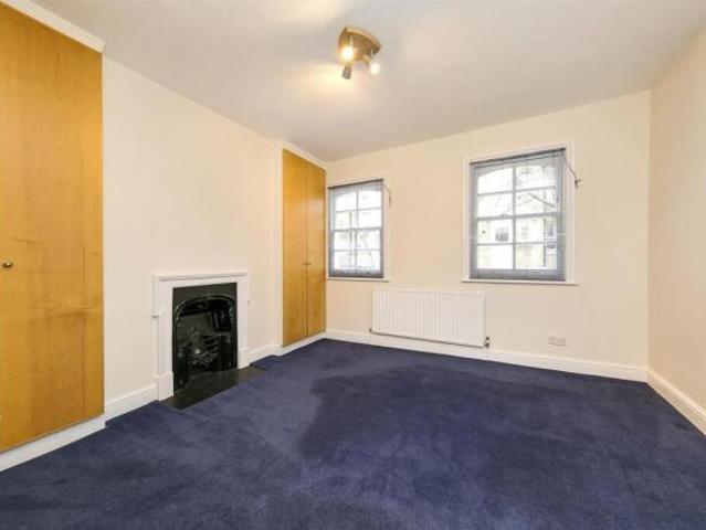 2 bedroom terraced house for rent in Chiswick Road London, W4