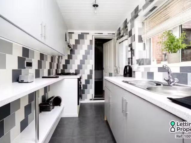 2 bedroom terraced house for rent in Clarence Street, Nuneaton.