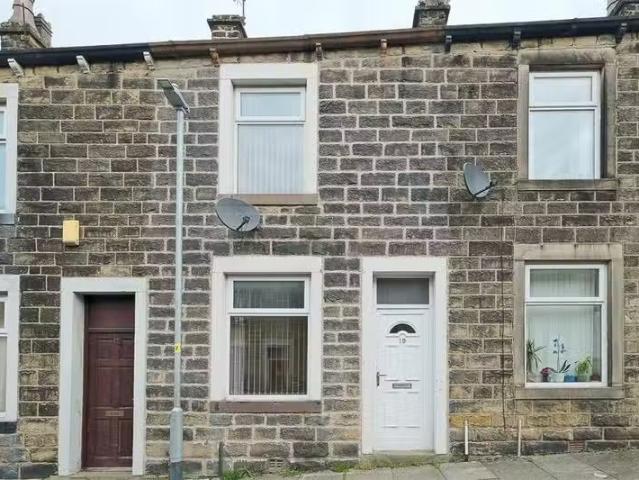 2 bedroom terraced house for rent in Cleveland Street, Colne.