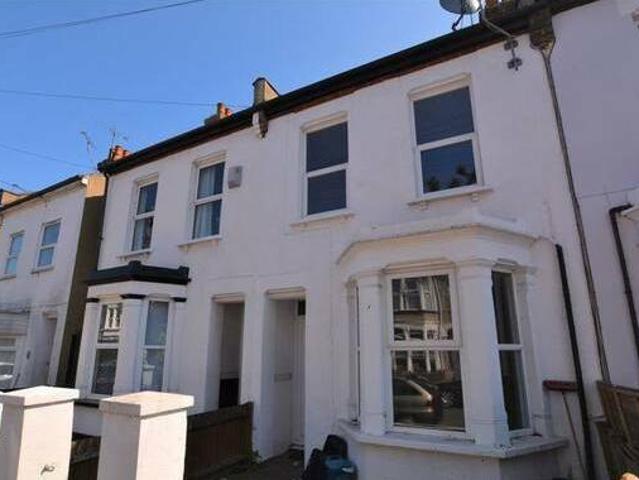 2 bedroom terraced house for rent in Cliff Avenue WestcliffOnSea SS0