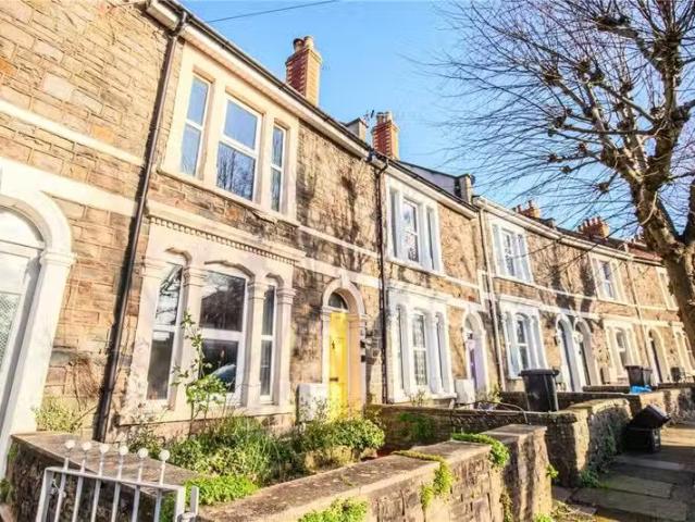 2 bedroom terraced house for rent in Clifford Road, Staple Hil.