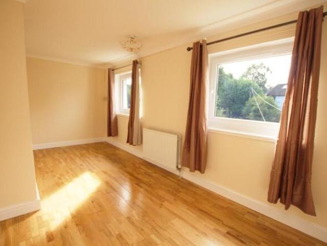 2 bedroom terraced house for rent in Craigend Crescent, Milngavie, East Dunbartonshire, G62