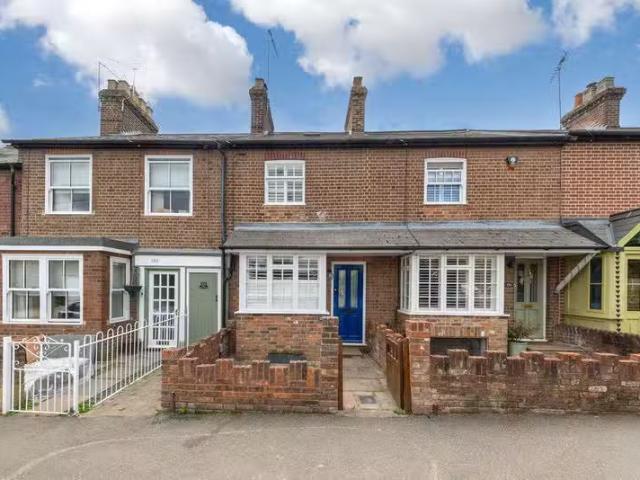 2 bedroom terraced house for rent in Cravells Road, Harpenden.