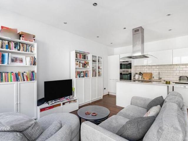 2 bedroom terraced house for rent in Craven Mews, London, SW11