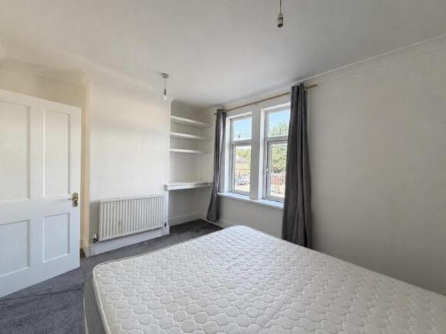 2 bedroom terraced house for rent in Cricklade Road, Swindon, Wiltshire, SN2