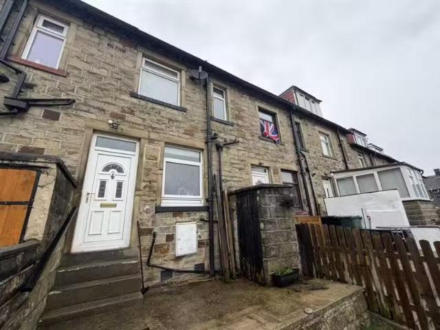 2 bedroom terraced house for rent in Cromer Grove, Keighley, B.