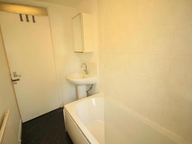 2 bedroom terraced house for rent in Cromwell Street, Nottingham, NG7