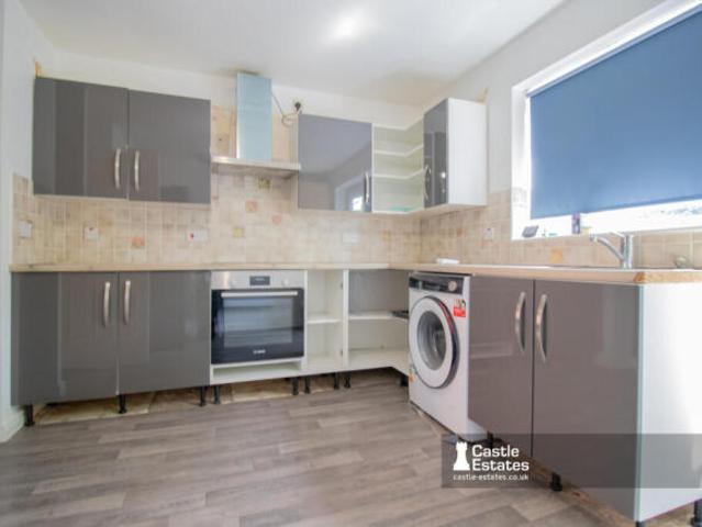 2 bedroom terraced house for rent in Cropton Crescent, Nottingham, NG8 3FG, NG8