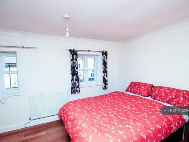 2 bedroom terraced house for rent in Custom House, London, E16